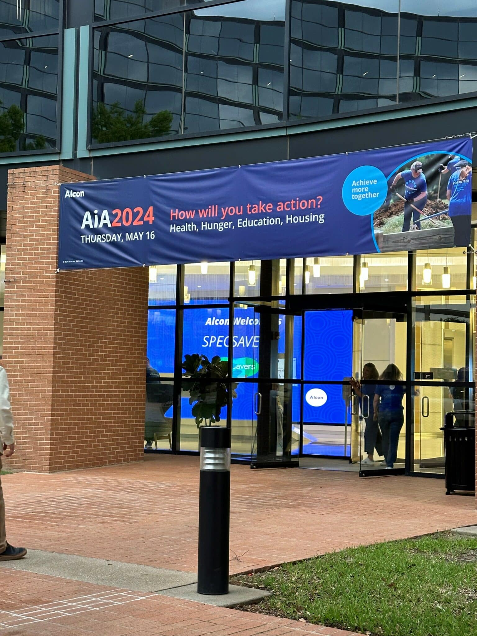 Alcon Hosts Canadian Opticians at Texas HQ - OptikNow